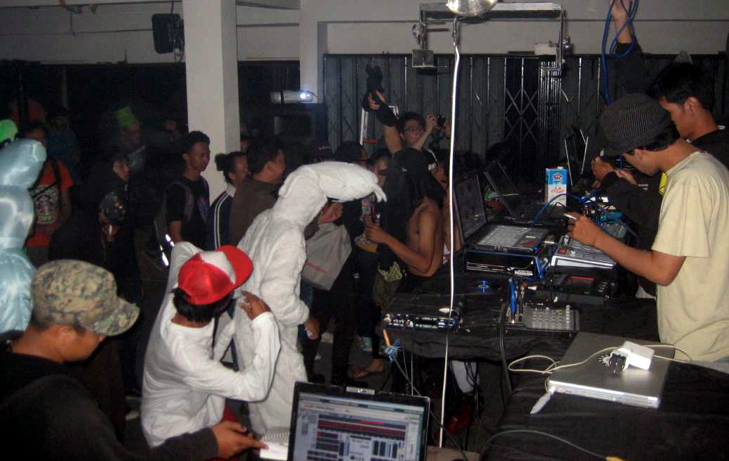 breakcore_LABS 0.3 – NO chicken & NO frenchcore!!!! – JOGJA SONIC INDEX